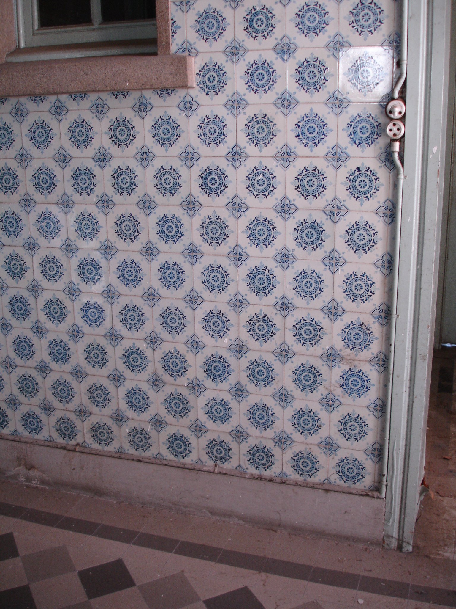 Parede de azulejo - ICS — Instituto para a Construção Sustentável