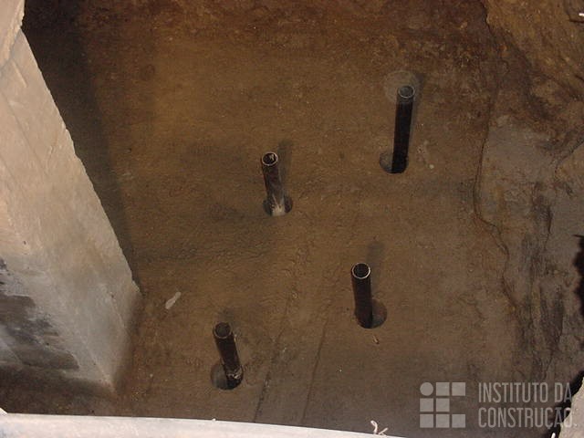 Execução de micro-estacas em reforço de fundações - ICS — Instituto ...